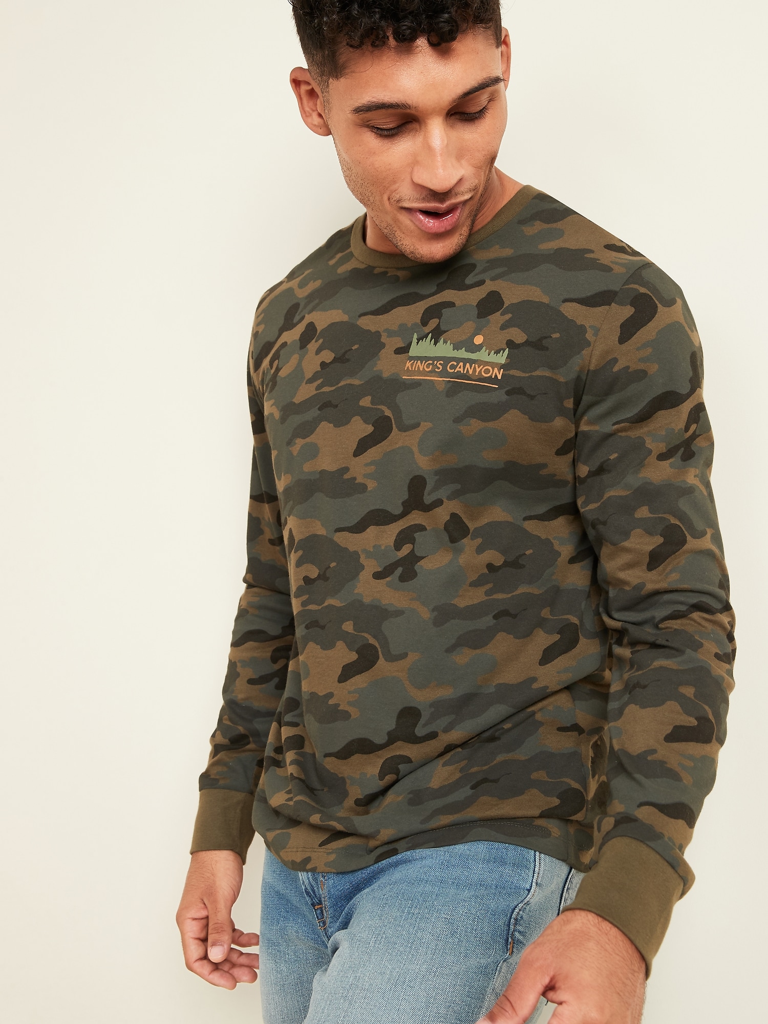 Soft-Washed Camo Graphic Long-Sleeve Tee for Men | Old Navy