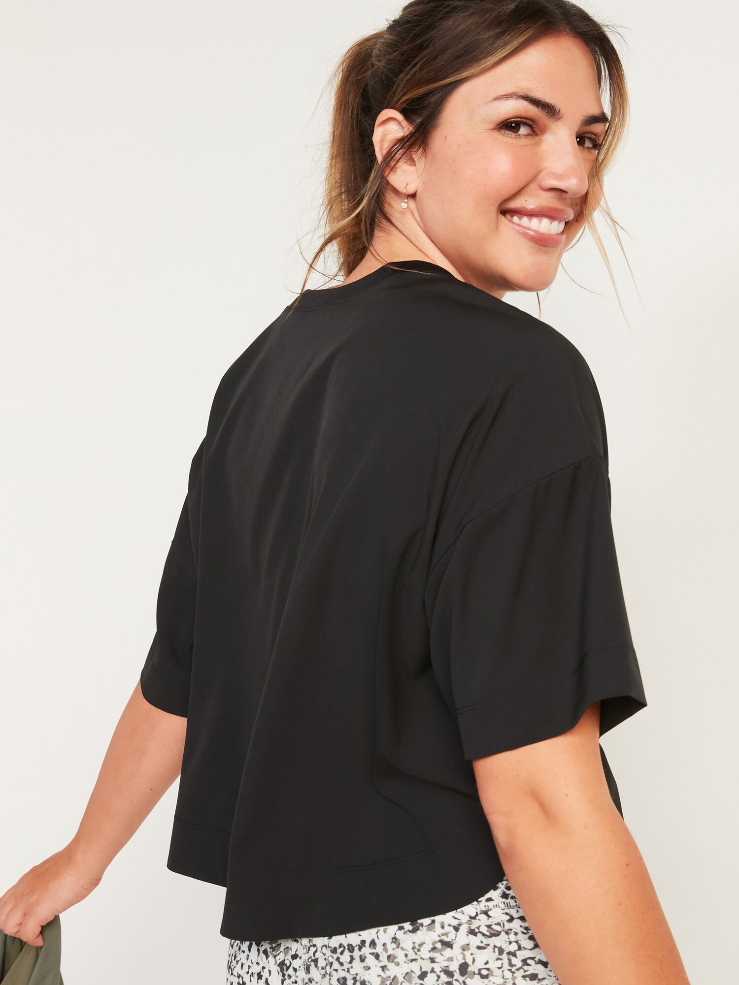 Loose Short-Sleeve StretchTech Performance Cropped Top for Women | Old Navy